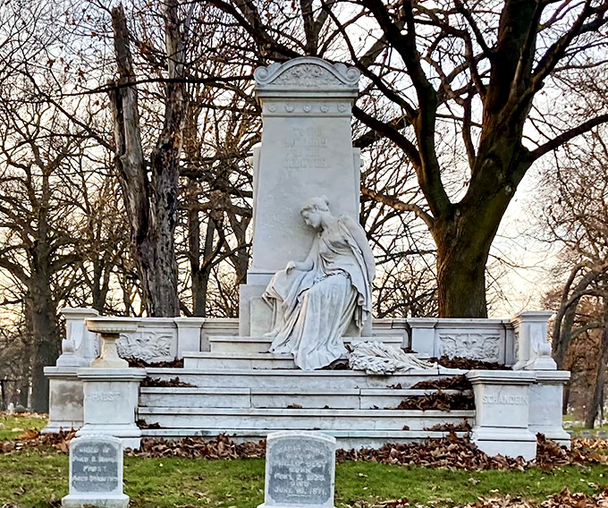 Monumental magnificence! Elaborate sculptures and mausoleums make this place feel like an outdoor art gallery with some very quiet patrons.