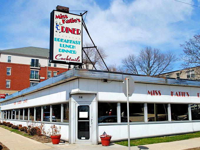 Milwaukee's chrome-plated gem! Miss Katie's gleams like a '50s jukebox, promising tunes for your taste buds.