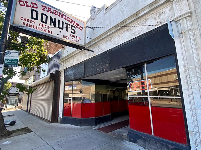 Old Fashioned Donuts: where time stands still, but the fryers keep on sizzling. A Chicago institution that's sweeter than Da Bears' victory.