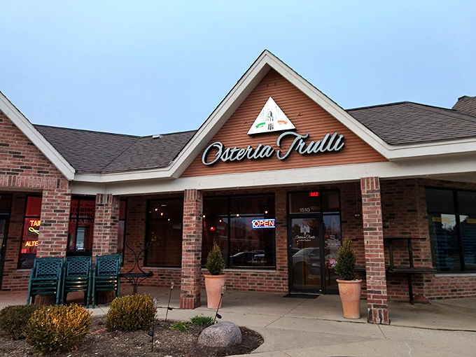 Suburban gem alert! This unassuming exterior hides a treasure trove of Italian flavors that'll transport you straight to Nonna's kitchen.