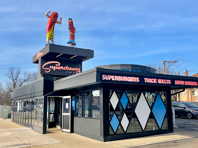 Hot diggity dog! This Chicago icon's mascots are having more fun than a weiner in a bun. Talk about fast food with personality!