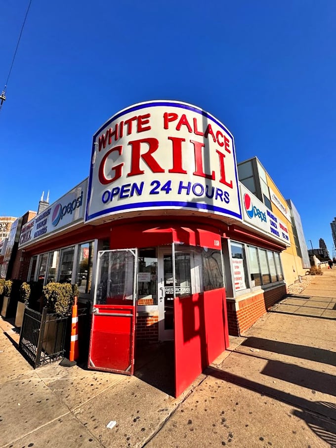24-hour paradise or late-night oasis? The White Palace Grill stands ready to satisfy cravings, whether you're ending your day or starting it.