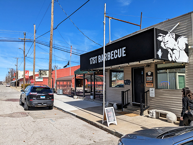 Small-town charm, big-time flavor! 17th Street's facade may be humble, but inside lies a smoky treasure trove.