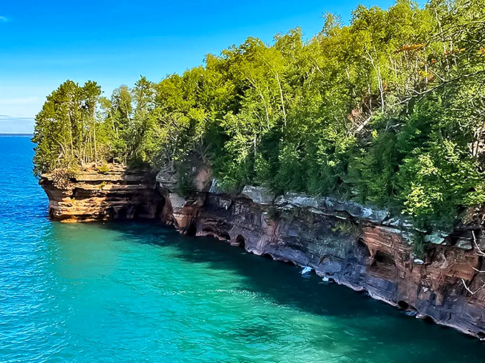 Turquoise waters meet red cliffs&mdash;it's like Mother Nature's own color theory class, and we're all failing in comparison.