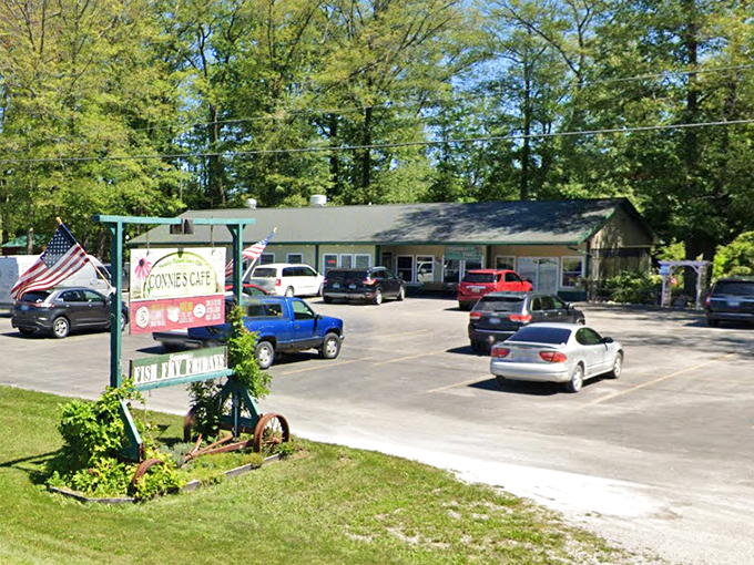 Stars, stripes, and cinnamon swirls! Connie's Cafe is where patriotism meets pastry in a deliciously American fusion.