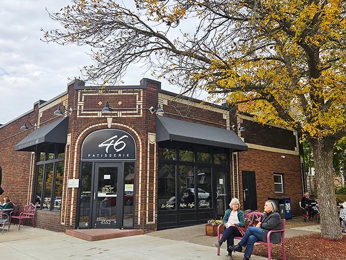Carb paradise alert! Patisserie 46's window display is more tempting than George Clooney in a tuxedo made of chocolate. Photo credit: Hương L&ecirc;