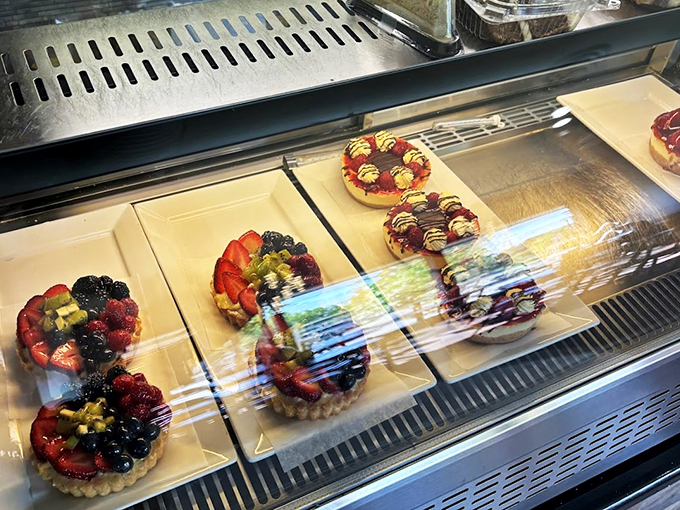 Fruit tarts so pretty, they belong in an art gallery. Eat your heart out, still life painters!