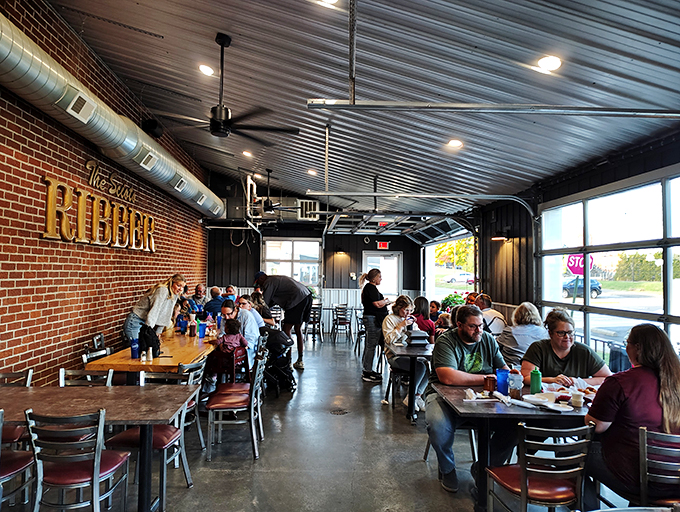 It's like Cheers, but with more barbecue sauce! The Scioto Ribber's dining room buzzes with the energy of happy eaters.