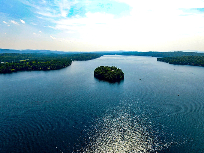 Island getaway, Vermont-style: Who needs the Caribbean when you've got this gem? Just swap palm trees for pines and pi&ntilde;a coladas for maple lattes.