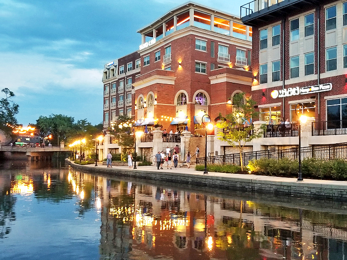Riverside revelry! Naperville's Riverwalk glows with festive charm, offering a picturesque promenade that's part Norman Rockwell, part modern-day magic. Evening strolls have never looked so good!