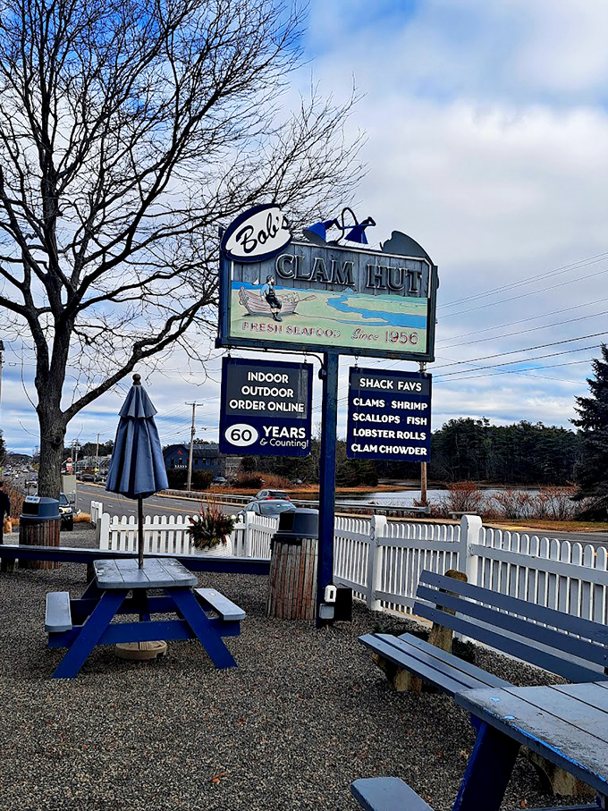 Like a maritime lighthouse, this classic sign has guided seafood lovers to clam paradise for over six decades.