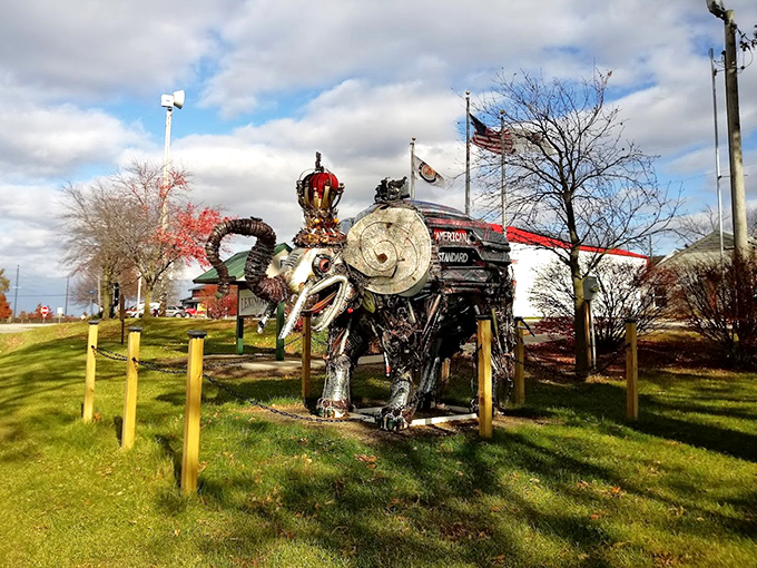 Standing proud against the Illinois sky, this mechanical marvel shows what happens when creativity meets a really good welder.