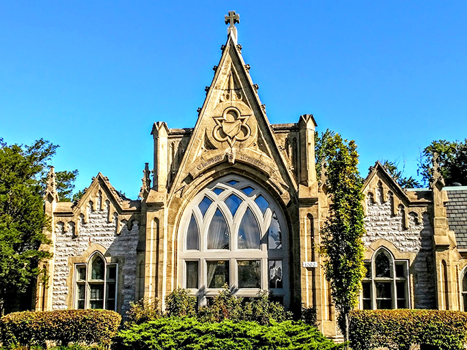 Elmwood Cemetery: Where Detroit's history rests in peace... and style. These monuments are giving 'eternal rest' a whole new meaning!