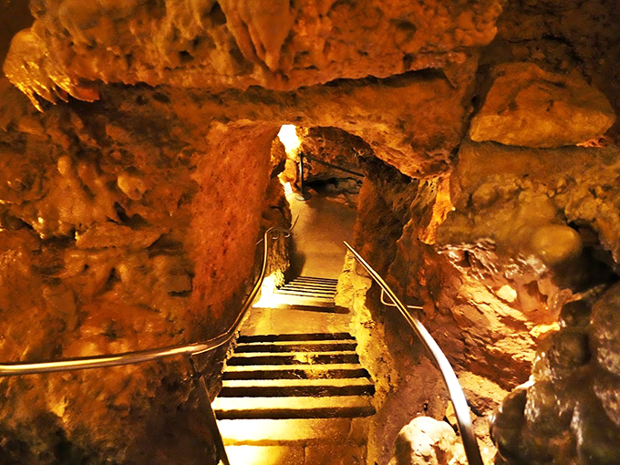 Underground wonderland alert! These caverns are nature's art gallery, showcasing millennia of rocky masterpieces.