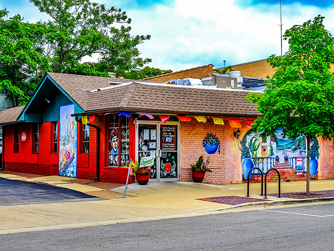 El Zarape: Proof that you can't judge a book by its cover&mdash;or a restaurant by its exterior. Inside, it's a fiesta for your taste buds! Photo credit: Josh Dagenais