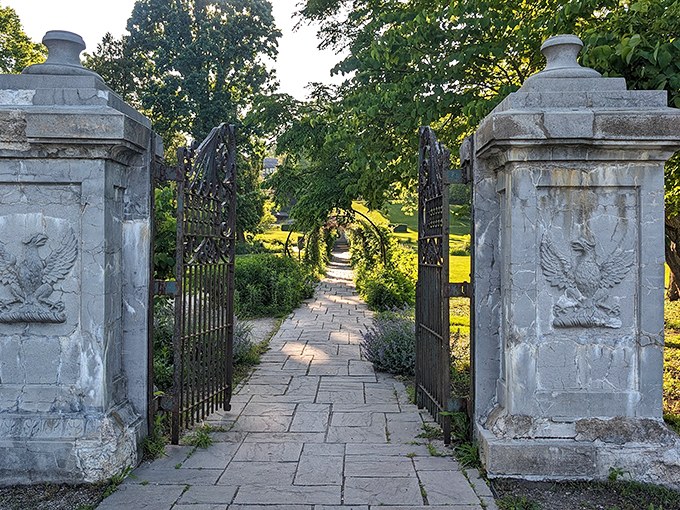 Indiana Jones meets gardening enthusiast. This statue's got more personality than most reality TV stars! Photo credit: Hannor Bonannor