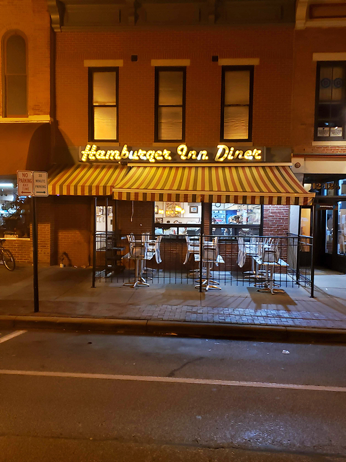 Hamburger Inn Diner: Time-travel never tasted so good! This Delaware hotspot is serving up 1950s vibes with a side of crispy fries.