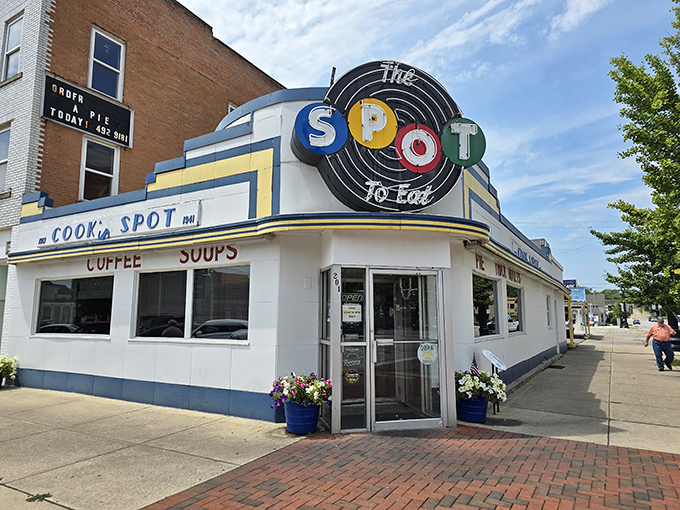 Is it a diner or a UFO? This circular wonder has been serving up out-of-this-world comfort food since before sliced bread was invented!