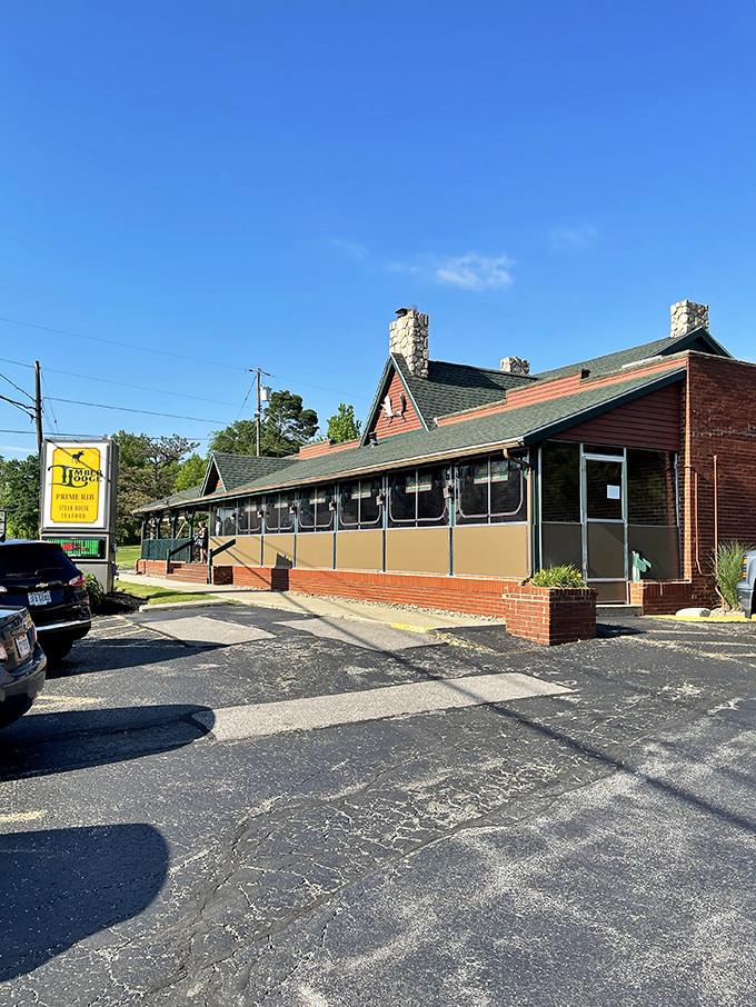 Paul Bunyan meets BBQ heaven! This log cabin wonderland promises a feast fit for a lumberjack (or anyone with taste buds).