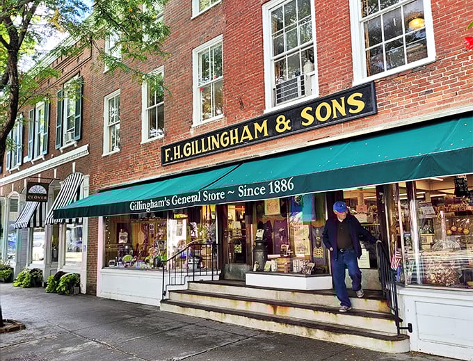 Window shopping taken to new heights! These displays are more tempting than the dessert cart at a five-star restaurant.