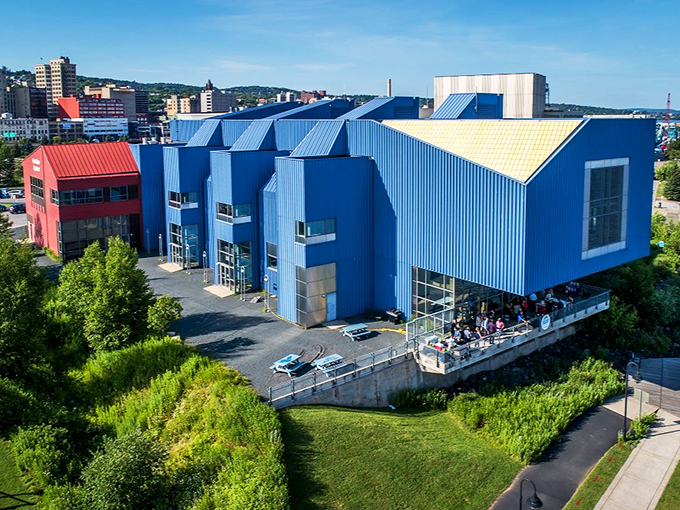 Dive into the wonders of the Great Lakes – where the fish are friendly and the water won't leave you salty!