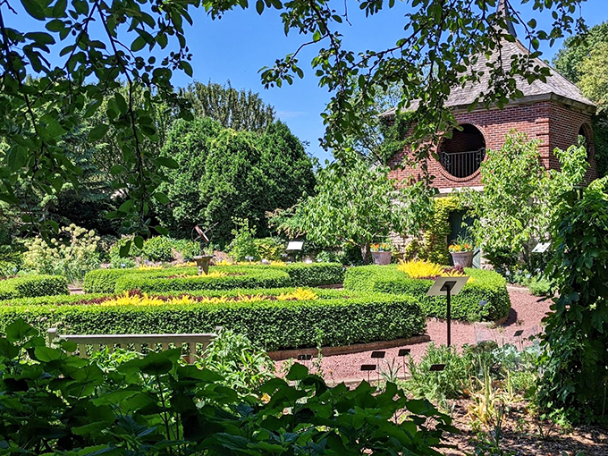 Gazebo envy alert! This picturesque structure looks like it's waiting for a rom-com meet-cute or a really fancy picnic.