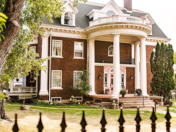 Gilded Age glamour meets Lake Superior vistas. It's like the Great Gatsby decided to summer in Duluth!