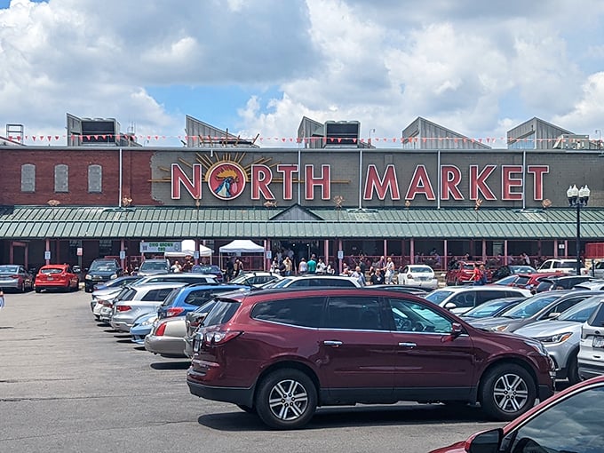 From Amish pies to artisanal ice cream, North Market is where tradition high-fives trendy – and your stomach wins.