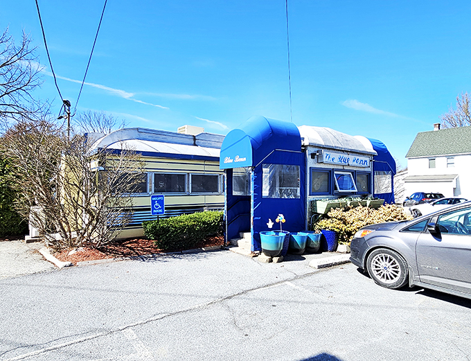 Blue Benn's exterior gleams like a chrome bumper on a classic Cadillac. It's the kind of place where you expect to see the Fonz giving a thumbs up.