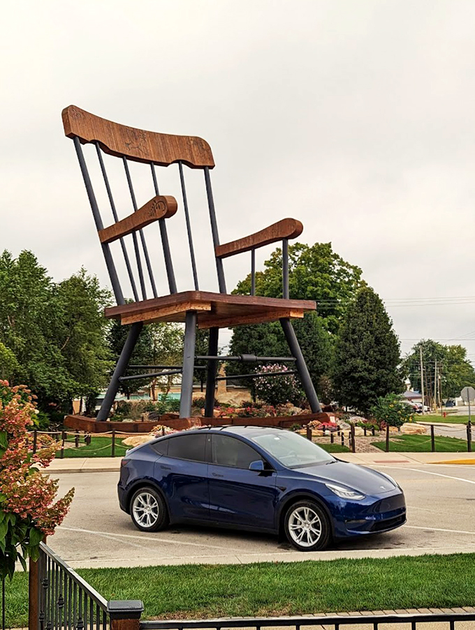 Rock-a-bye town, on the roadside. When this chair rocks, Casey might take flight!