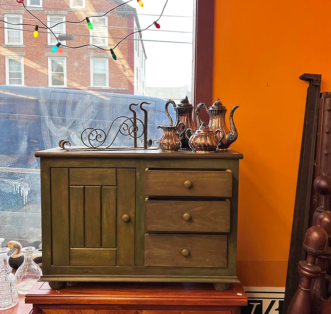 Tea time or treasure hunt? This display could make the Dowager Countess herself raise an approving eyebrow. Pinkies up, history lovers!