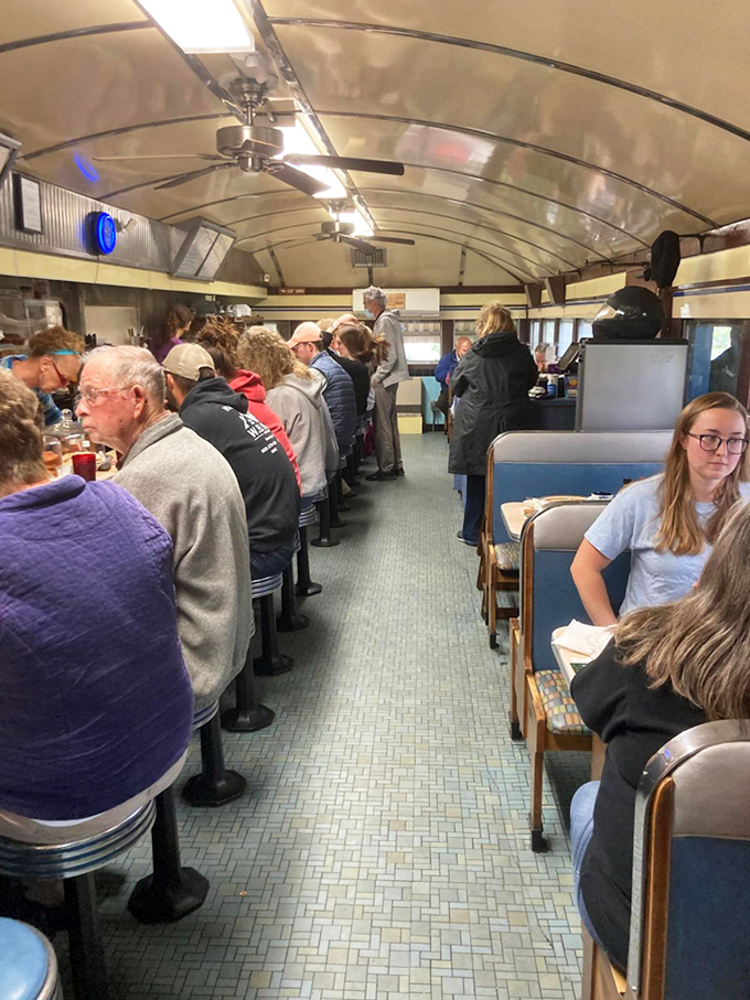 Full house at the Blue Benn! When locals and tourists alike pack the place, you know you're in for a treat that's worth the wait.