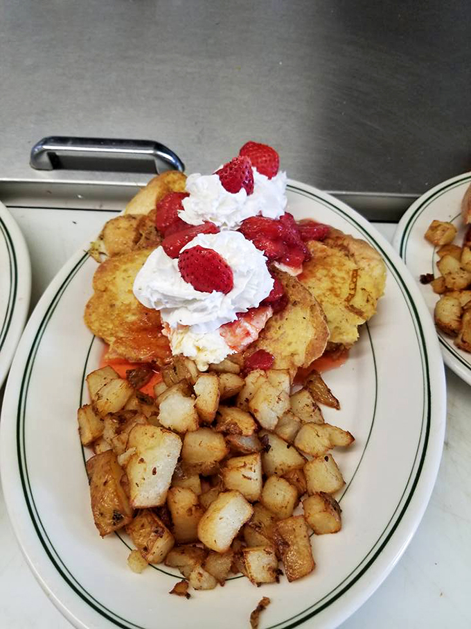Dessert for breakfast? Don't mind if I do! This French toast creation is what happens when your sweet tooth negotiates with your breakfast cravings.