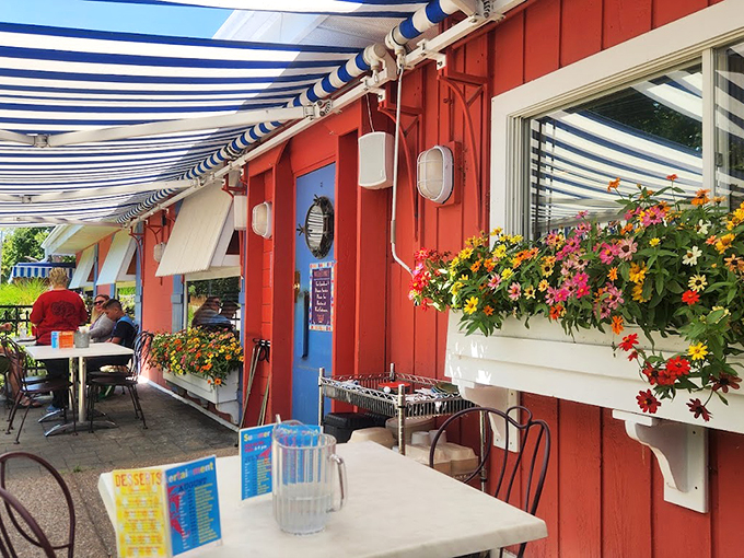 Laissez les bon temps rouler... on the patio! Pearl's outdoor seating is a flower-filled oasis that'll make you forget you're in the Midwest.