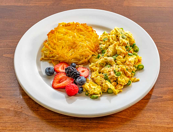 Eggs and salmon, a match made in breakfast heaven. This plate is so pretty, it could be hanging in the Louvre's "Brunch" wing.