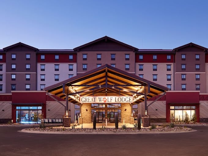 It's not a castle, it's not a lodge - it's both! Great Wolf Lodge stands tall, a beacon of family fun in the desert. Photo credit: Great Wolf Lodge Water Park | Arizona