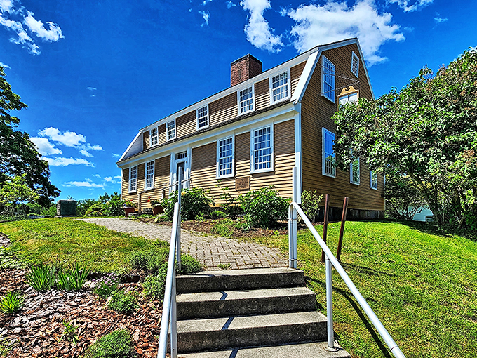 Burnham Tavern: Where the American Revolution was planned over pints. History never tasted so good!