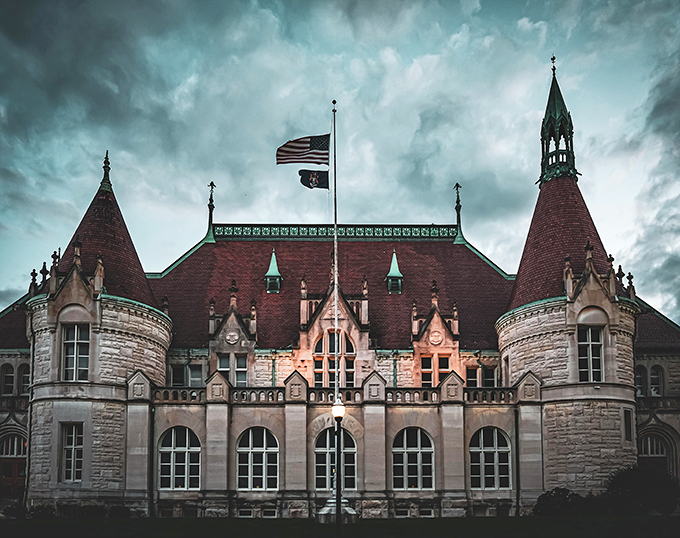Saginaw's Castle Museum: Where 'You've Got Mail' meets 'Game of Thrones.' This former post office delivers history with a royal flair.