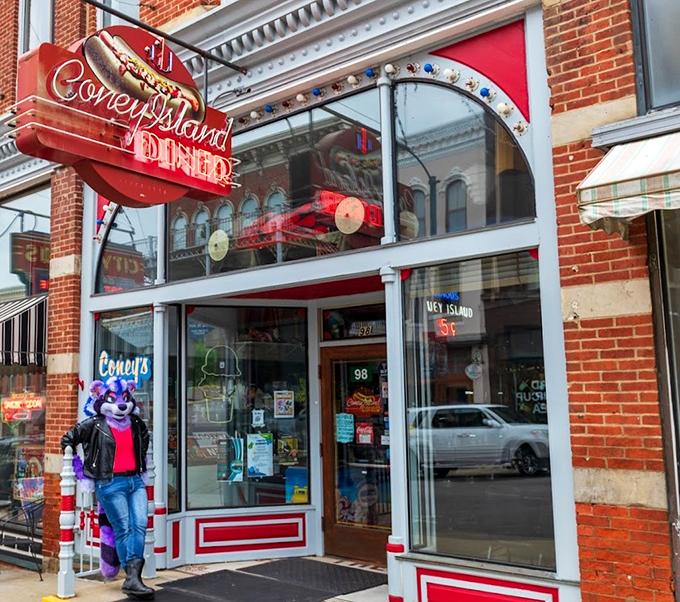 Mansfield's slice of New York! This charming diner brings boardwalk vibes to the Midwest, minus the sand in your shoes.
