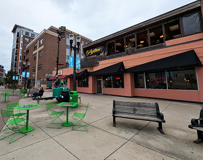 El Azteco: Turning college students into guacamole connoisseurs since... well, longer than most of them have been alive!