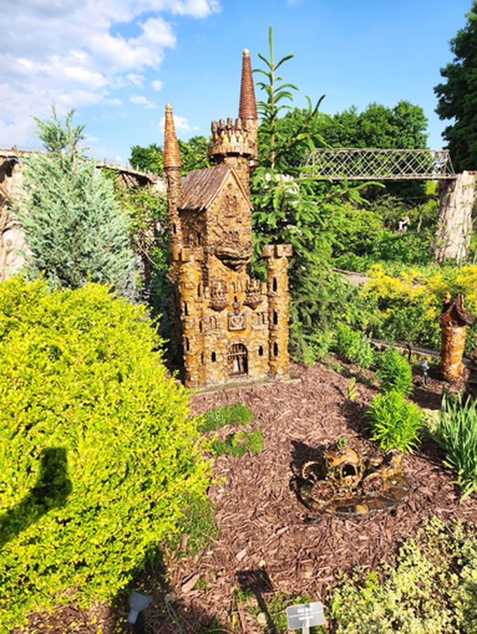 Globe-trotting for plant lovers! From rainforest to desert, it's a passport-free world tour.