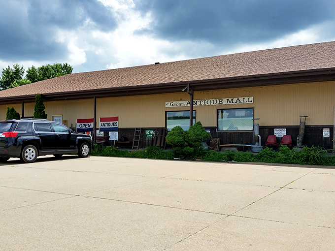 Galena Antique Mall: Don't judge this book by its cover! Behind this unassuming facade lies a labyrinth of vintage treasures and quirky finds.