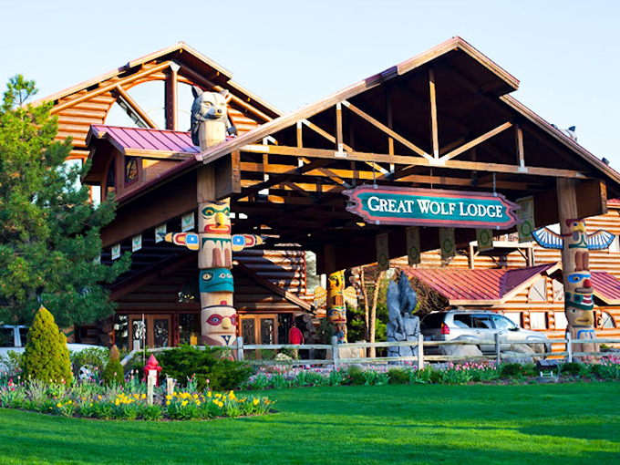 Rustic charm meets splash-tastic fun. It's like summer camp, but with better plumbing and more water slides! Photo credit: Great Wolf Lodge | Wisconsin Dells