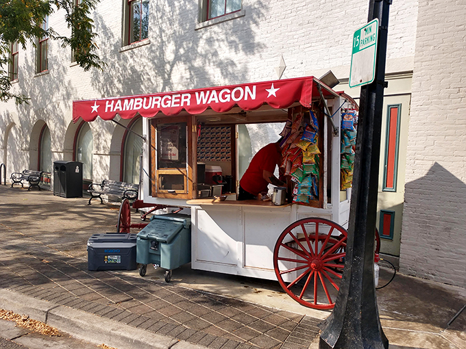 Roll up, roll up! This wheeled wonder's been flipping patties since Woodrow Wilson was in office. Talk about a moveable feast!