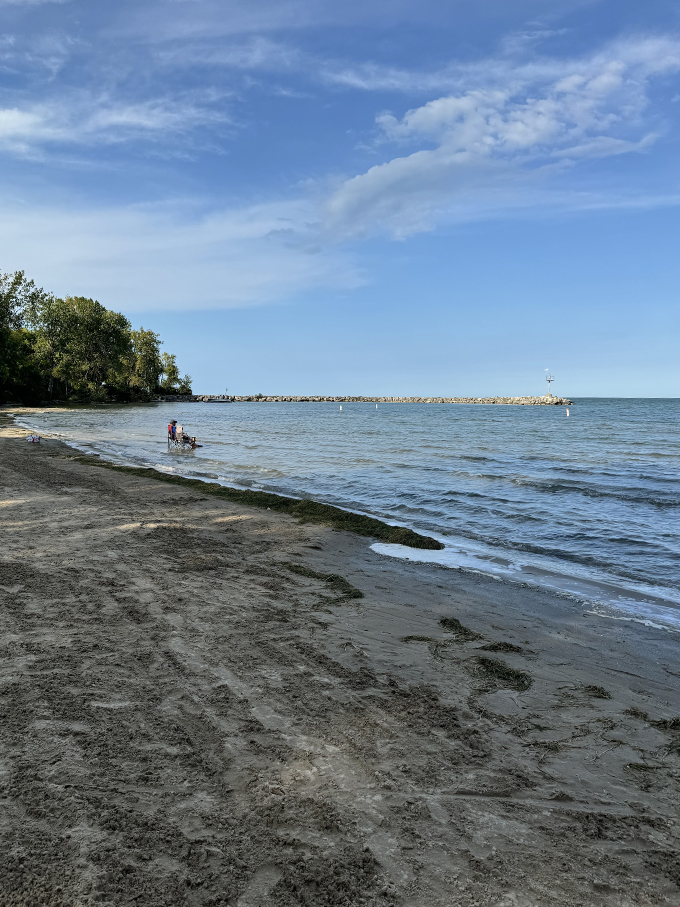 Island time, Ohio style! Crystal waters and rocky shores create a Great Lakes paradise worth the ferry ride. Photo credit: Wailym Cruz