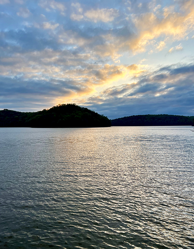 Mother Nature's masterpiece! Salt Fork's shimmering waters reflect the sky like a mirror, doubling the beauty.