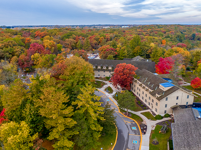 Nature's grand stage meets cozy comfort! Starved Rock Lodge: where the scenery steals the show and the menu plays a supporting role.