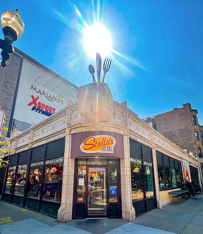 Giant fist or culinary battle cry? Stella's iconic rooftop sculpture promises a knockout meal that'll have your taste buds seeing stars.