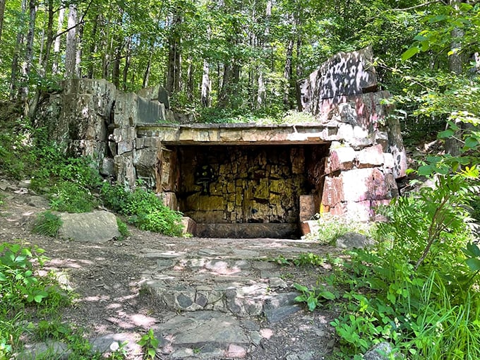 Rock 'n' roll, nature style! These sculpted stone formations are like Mother Earth's own abstract art gallery.