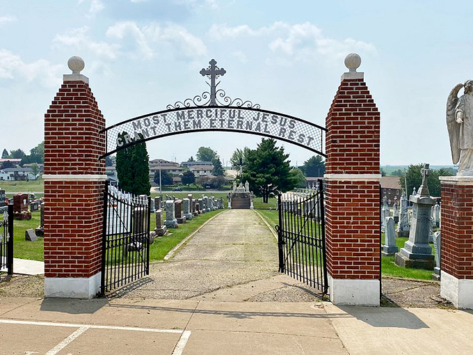This is a peaceful sight! You can reflect quietly after seeing the beautiful mosaics and grounds of the Dickeyville Grotto.